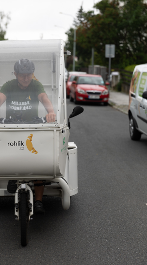 Fully electric fleet by 2025 | Rohlik Group