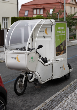 Fully electric fleet by 2025 | Rohlik Group